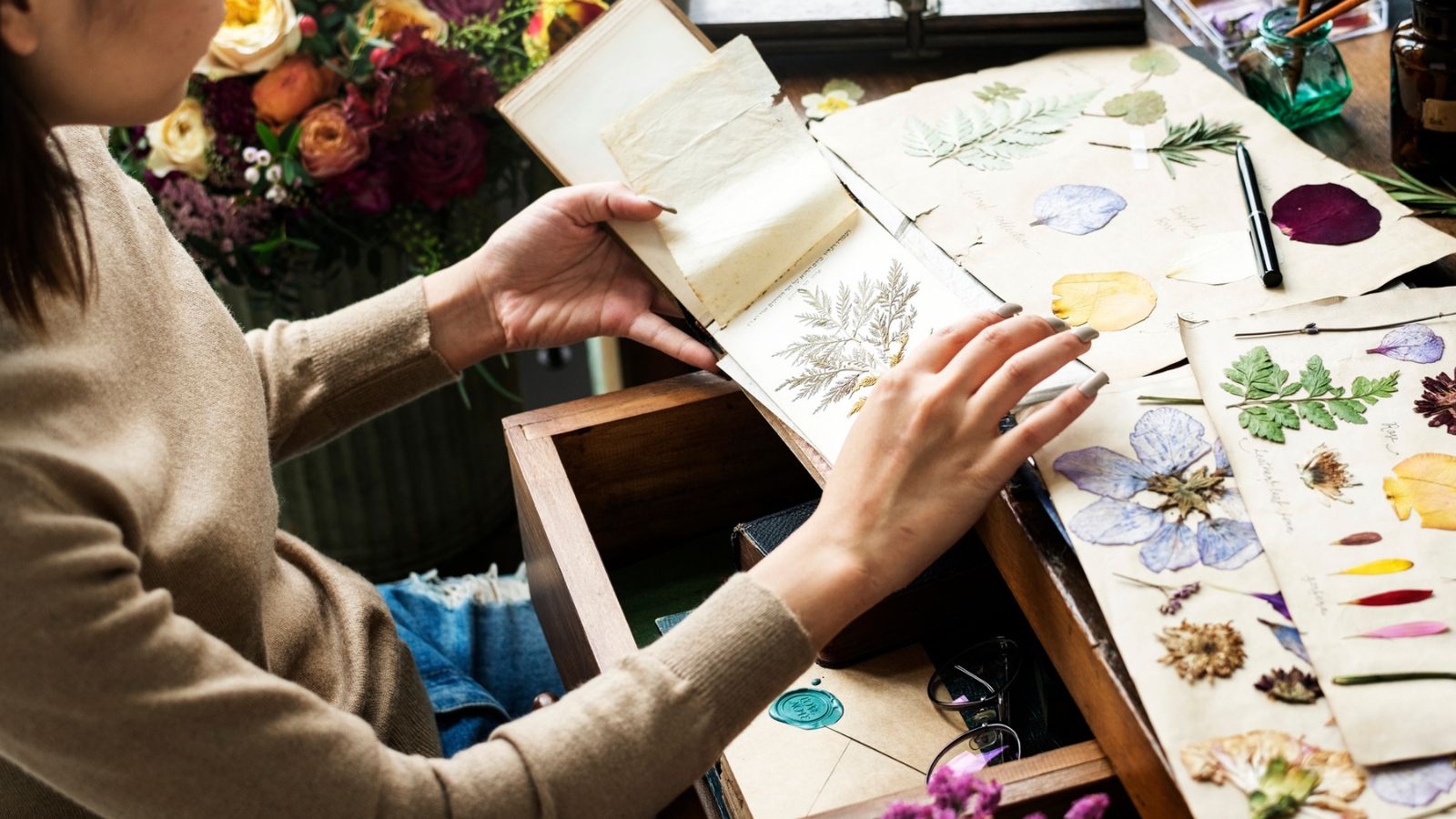 15 Beautiful Crafts Using Pressed Flowers