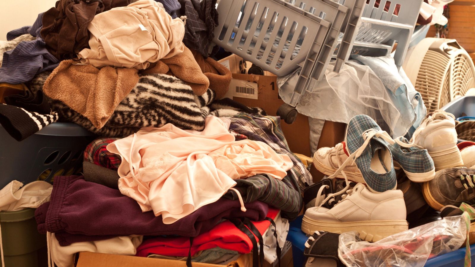 13 Best Decluttering Tips For Hoarders Ready To Make A Change