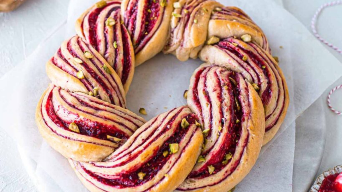 12 Edible Wreaths (Almost) Too Pretty To Eat