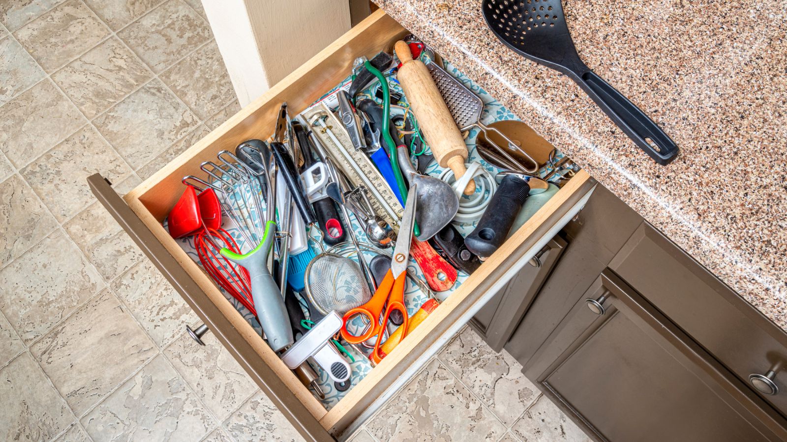 12 Things You’re Probably Storing In Your Junk Drawer (But Shouldn’t)