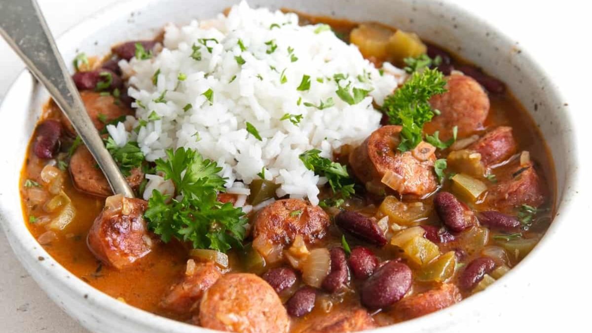 18 Easy Canned Bean Recipes To Use Up Your Pantry Stockpile