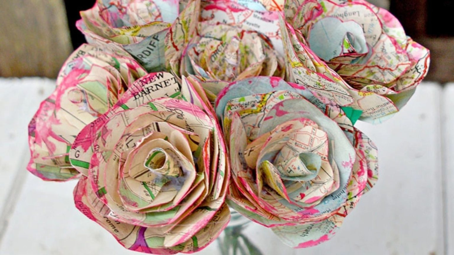 29 Blossoming Handmade Paper Flower Crafts
